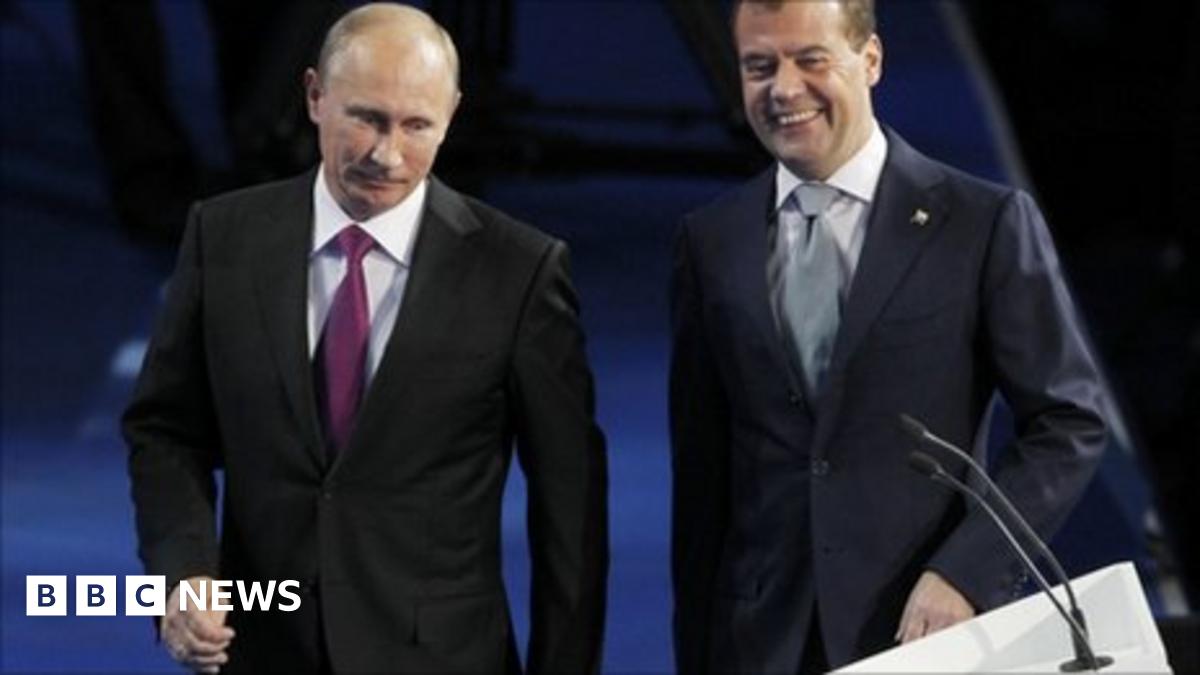 Putin-Medvedev: Handing over the keys to the Kremlin - BBC News