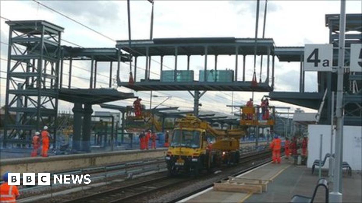 Longer trains a step nearer for Cambridge commuters - BBC News