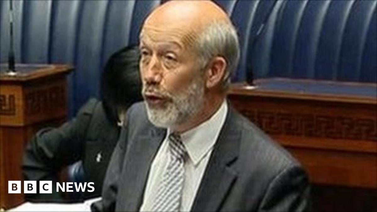 Age of responsibility increase sparks 'hug a hoodie' row - BBC News