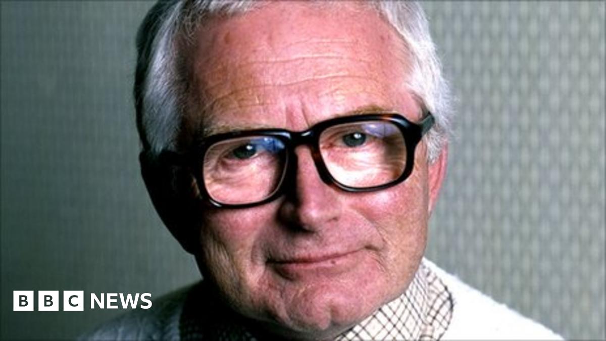 Dad's Army co-writer David Croft dies at the age of 89 - BBC News