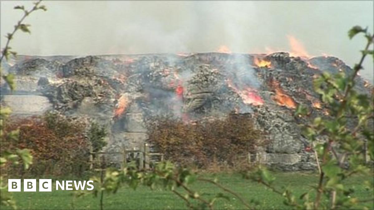 Crews tackle Barnsley farm fire in Ardsley - BBC News