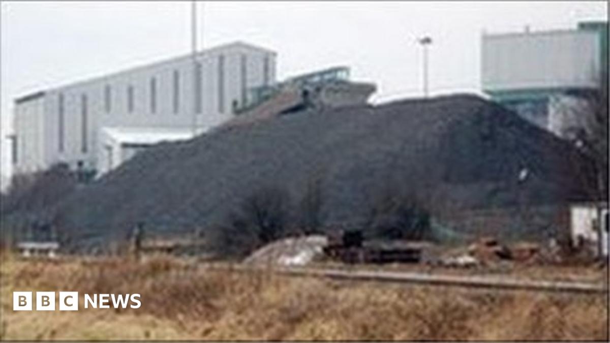 Miner killed in Kellingley Colliery roof fall - BBC News