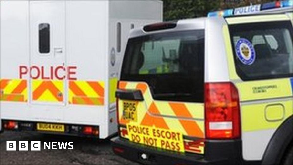 Met officer Kevin Maxwell wins discrimination case - BBC News