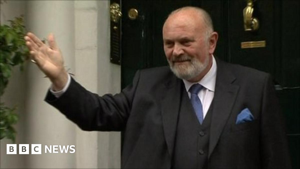 Irish presidency election: David Norris wins nomination - BBC News