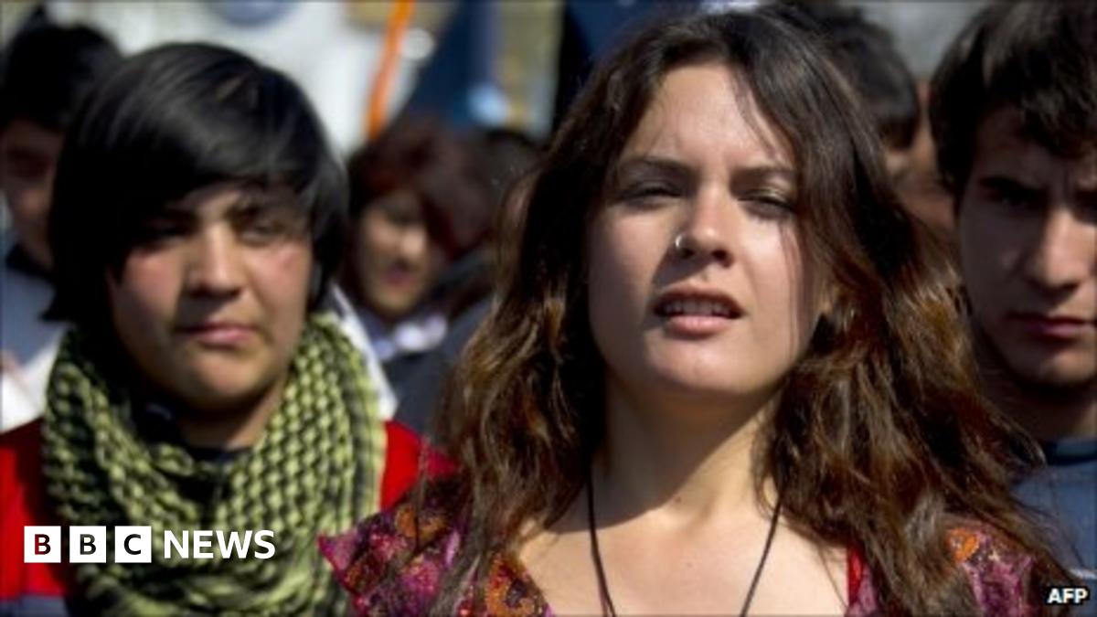 Chile students agree to education reform talks - BBC News