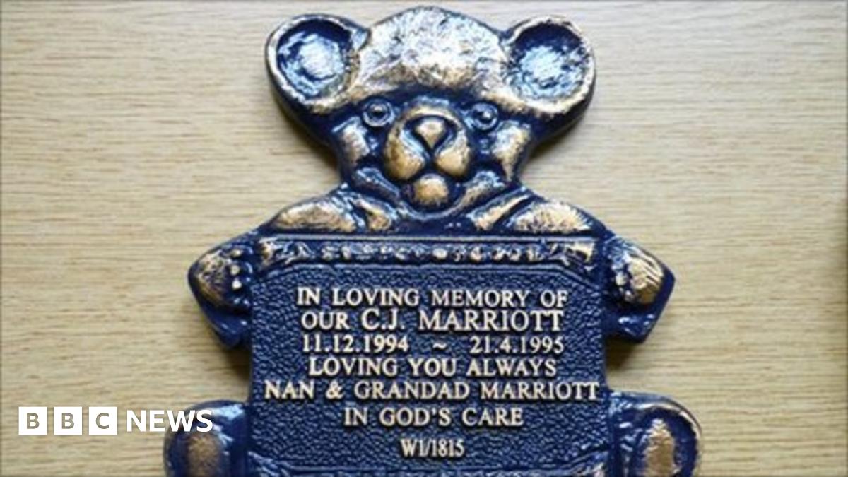 Thieves steal bronze plaques from Croydon Crematorium - BBC News