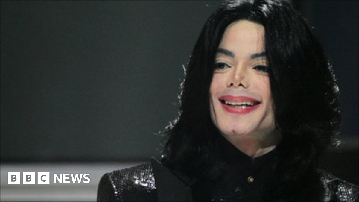 Michael Jackson: Dr Conrad Murray made 'frantic' call - BBC News