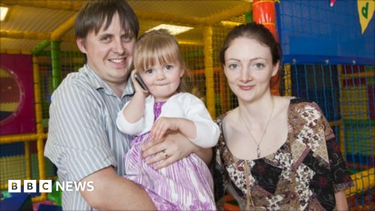 Innerleithen child dialled 999 after mother's collapse - BBC News