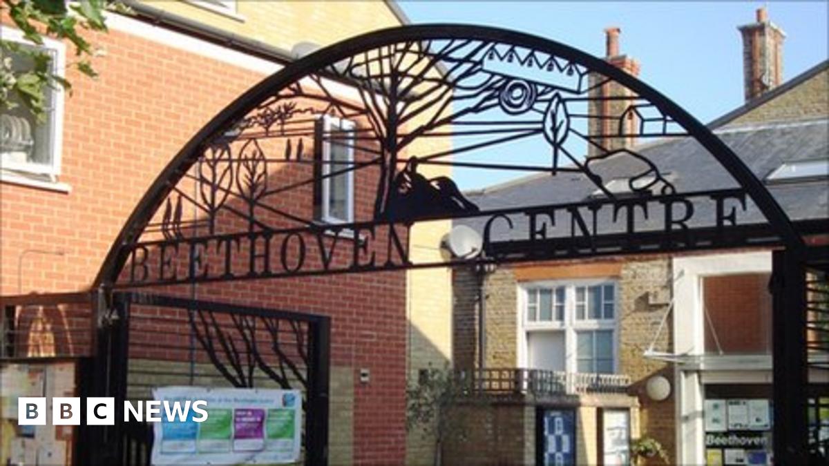 London shooting: 'Postcode' wars blight Mozart Estate - BBC News