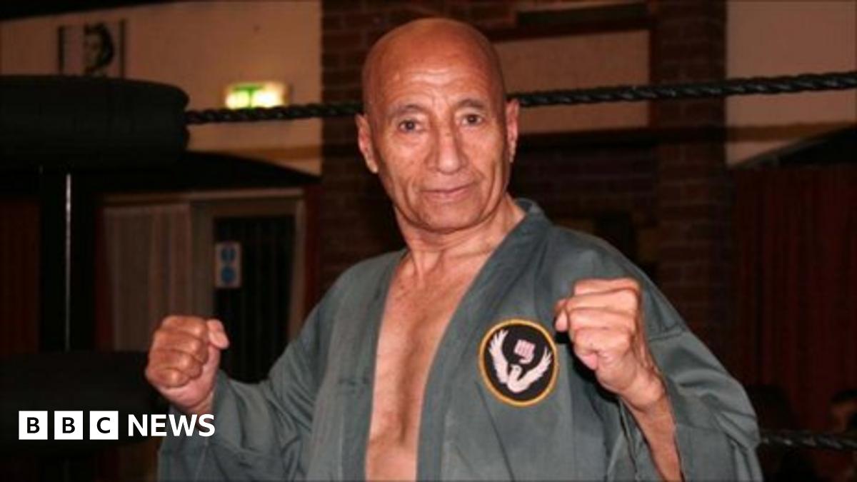 Great-grandfather, 82, in world's oldest wrestler claim - BBC News