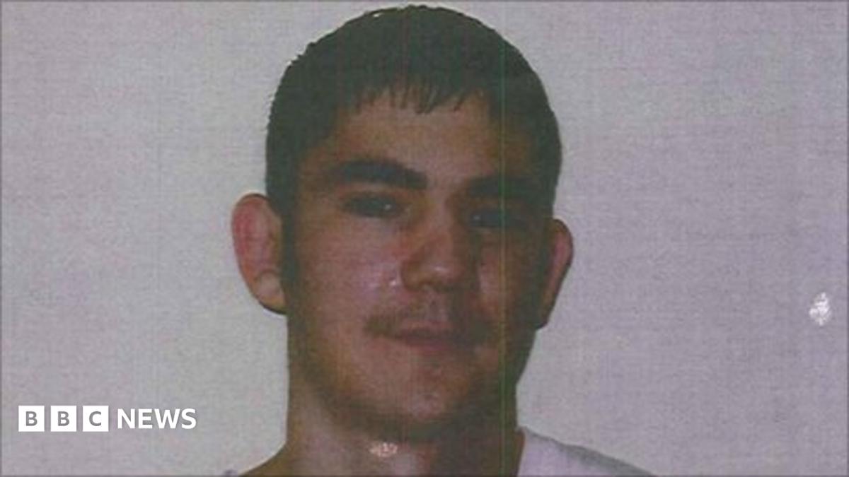 Search continues for escaped mental health patient - BBC News