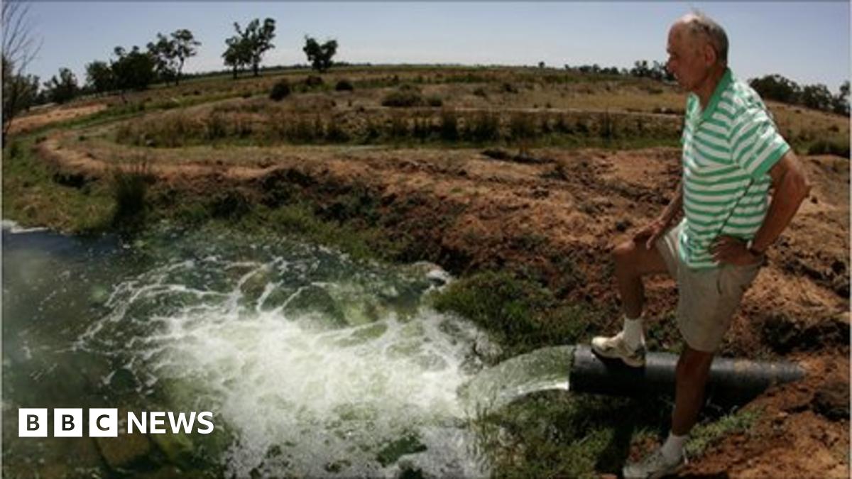 The battle for Australia's water - BBC News