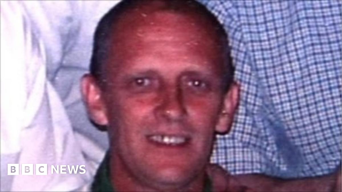 Gerard Connors' sentence over Seamus Fox murder reduced - BBC News