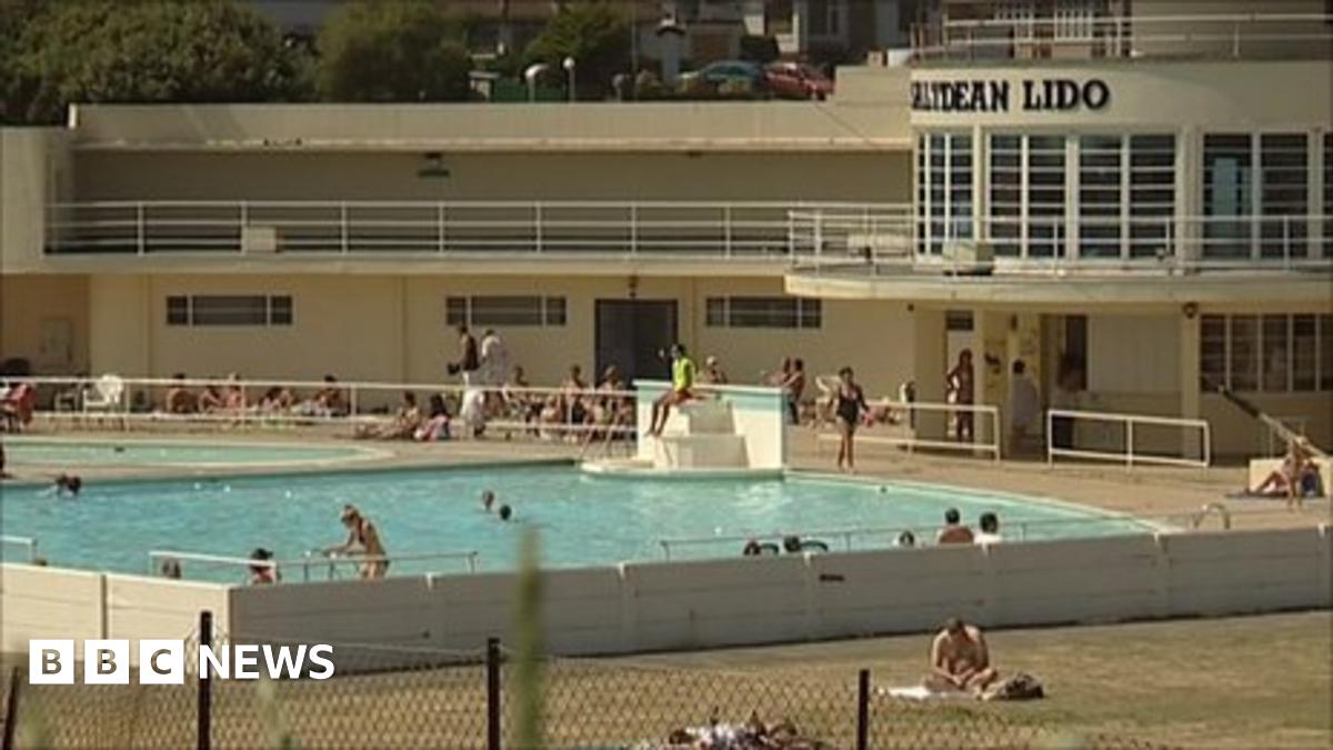 Indoor swimming pool bid for Brighton's Saltdean Lido - BBC News