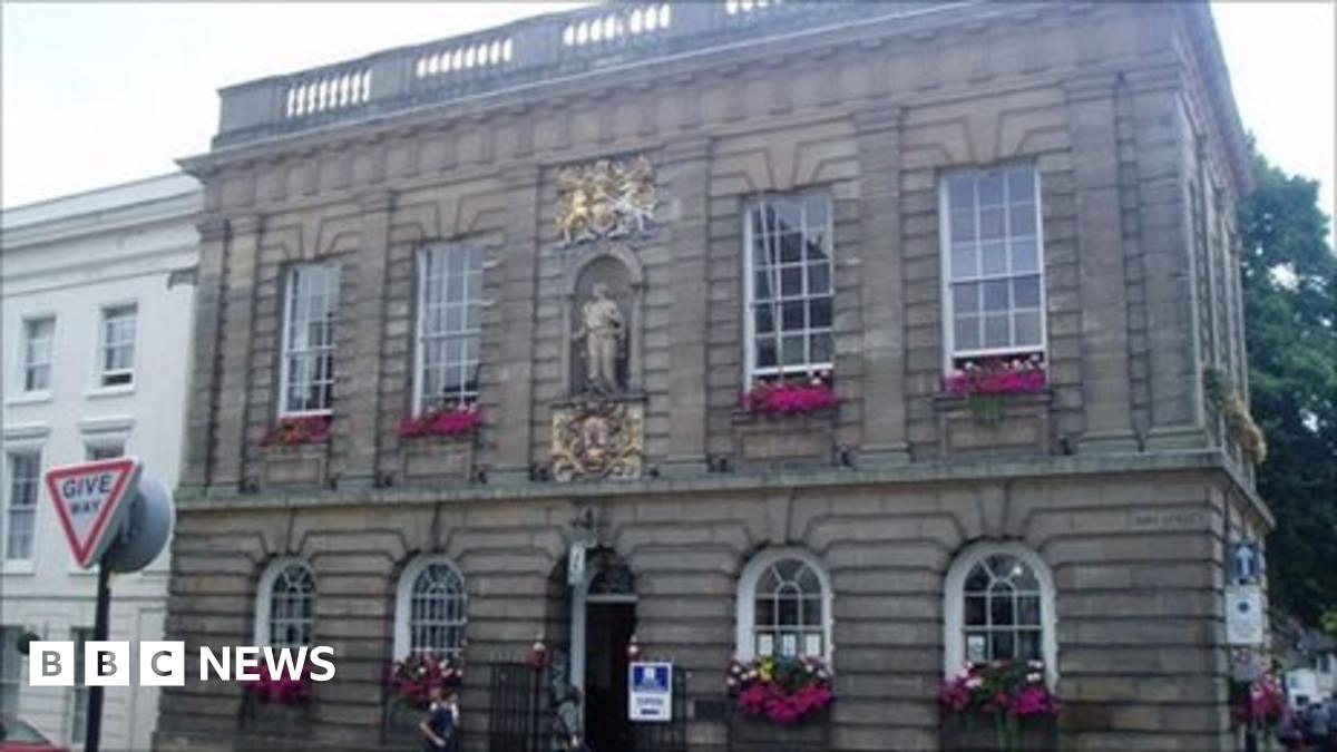 Warwick Courthouse to be restored with lottery funding - BBC News