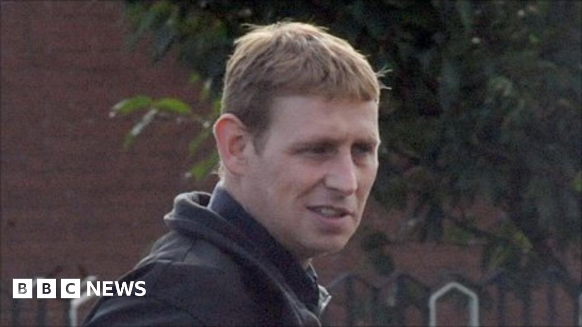 Robert Rollie avoids jail term over Neil Lennon abuse - BBC News