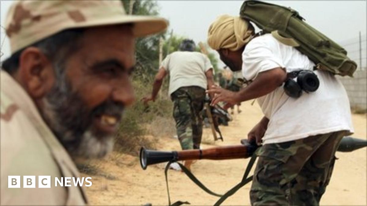 Libya NTC fight Gaddafi forces in streets of Sirte - BBC News
