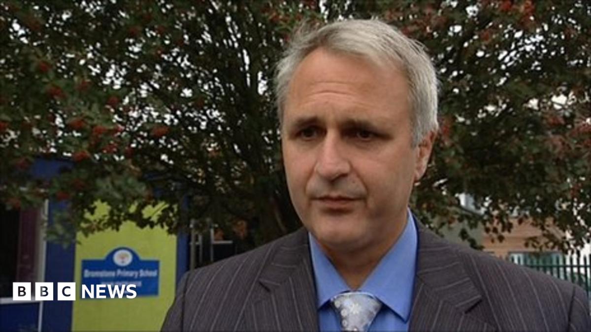 Male primary teacher 'positive discrimination needed' - BBC News