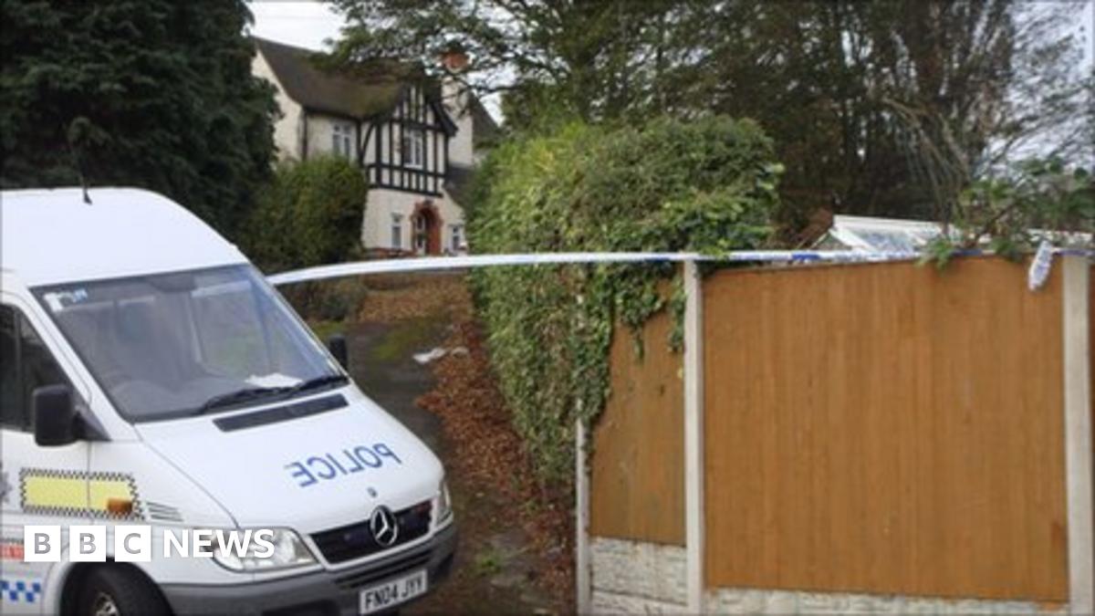 Murder inquiry after man found dead in Warsop - BBC News