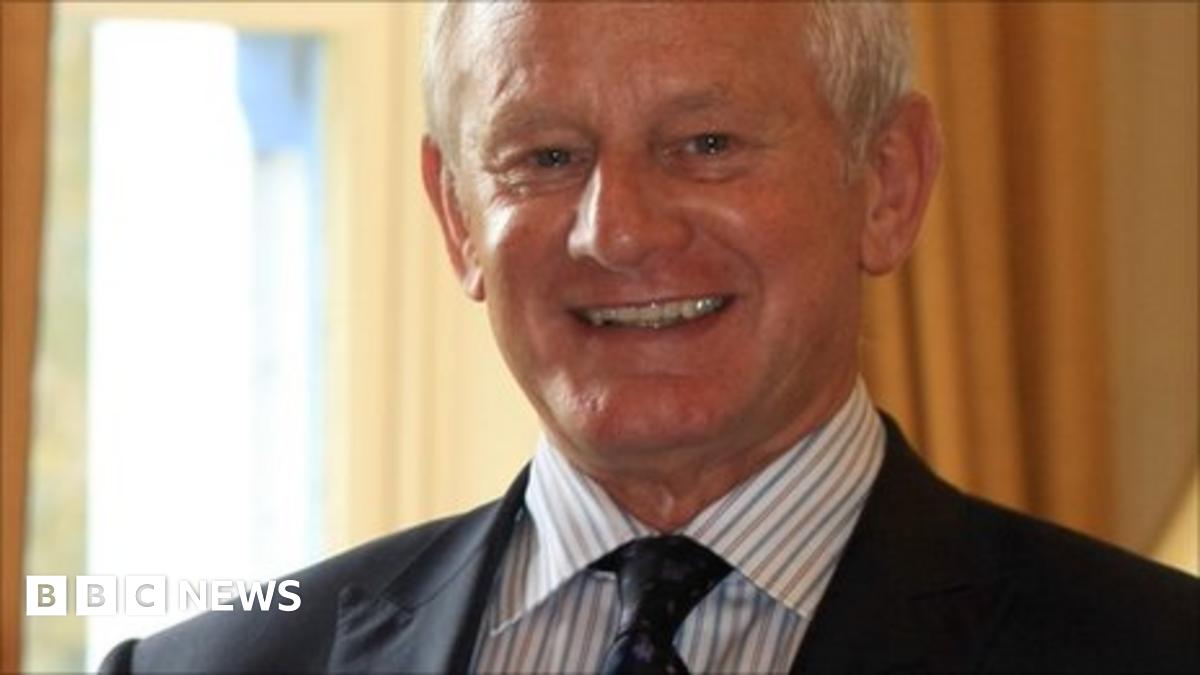 Allan Bell is elected the Isle of Man's chief minister - BBC News