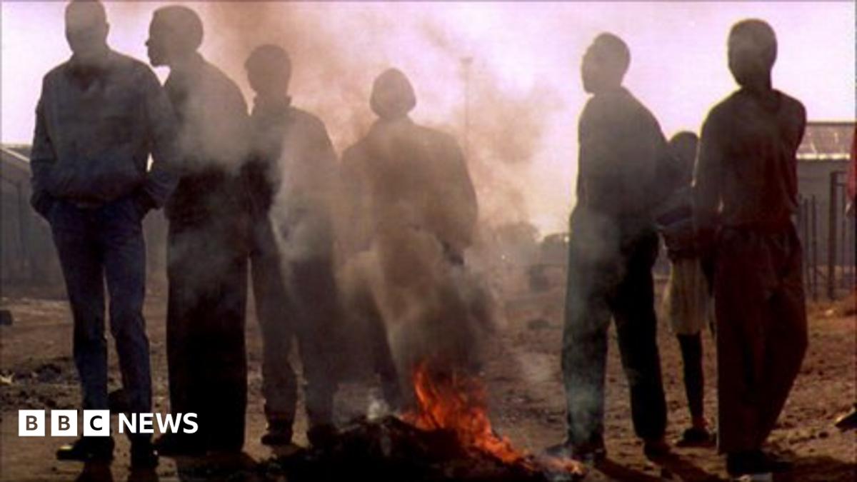 Is necklacing returning to South Africa? - BBC News