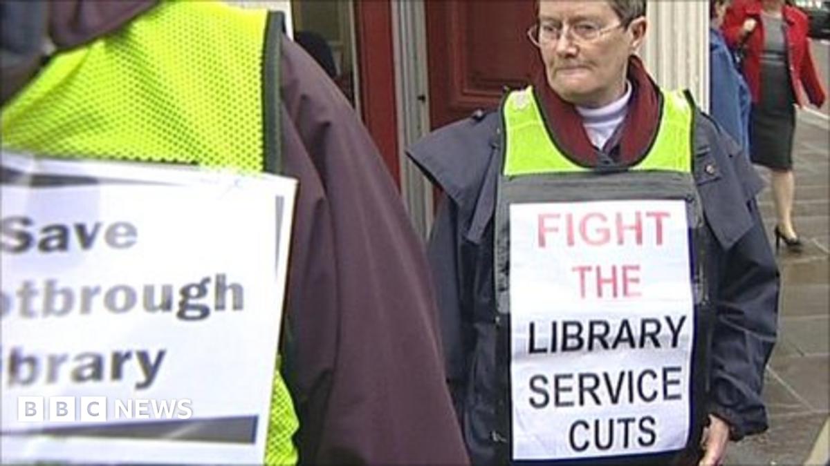 Library cuts: The battle of the bookshelves - BBC News