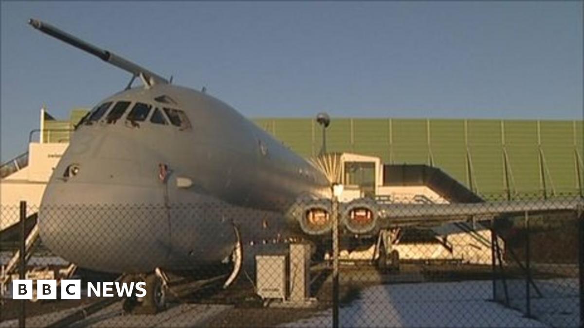 BAE Systems awarded £40m defence contract - BBC News