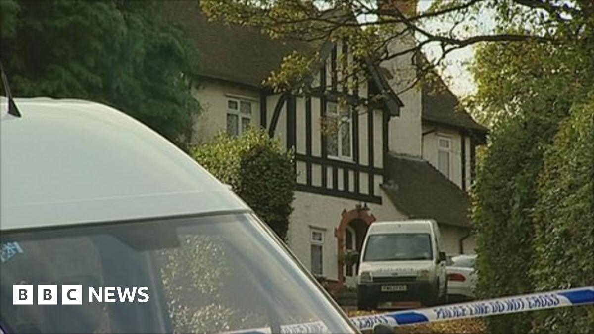 Warsop death: Wife and three men deny murder - BBC News