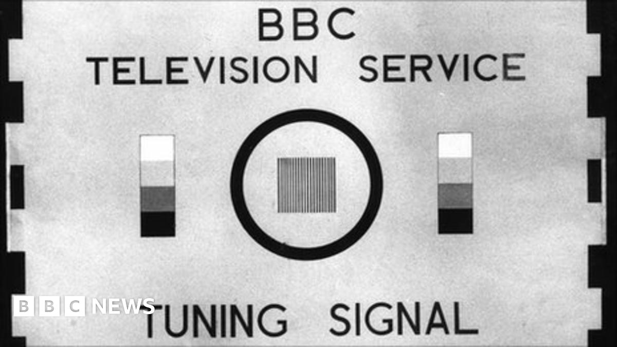 Analogue TV signals to end in October 2012 - BBC News