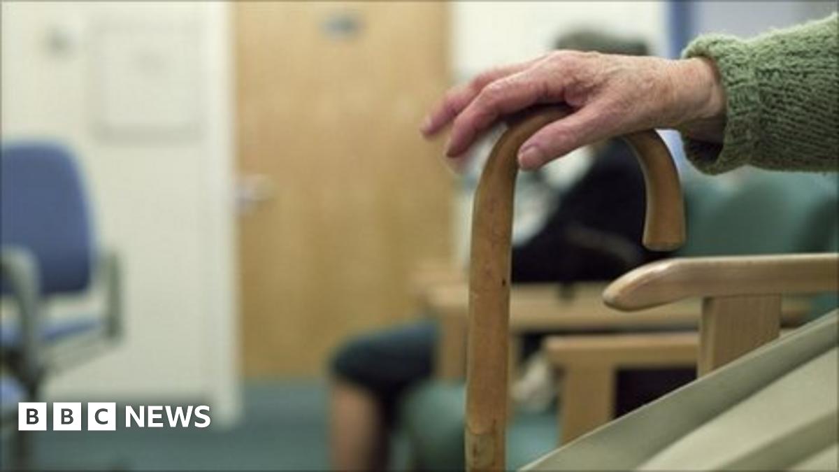 Elderly care: Your stories - BBC News
