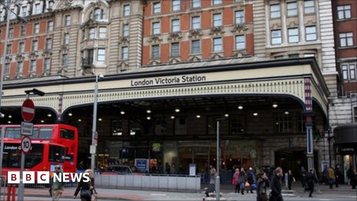 Victoria Tube station escalator refurbishment completed - BBC News