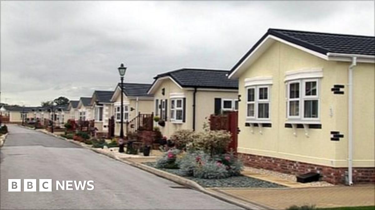 Lakeminster Park chalet homes: Five arrested - BBC News