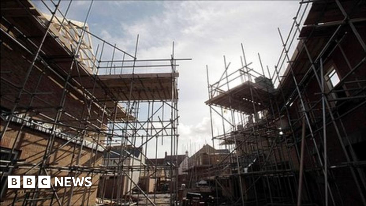 Plans for 2,500 new homes in Barwell unveiled - BBC News