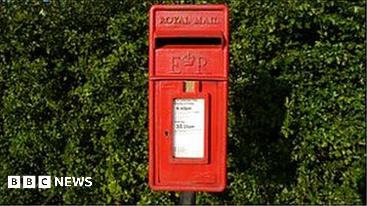 Devon Royal Mail postman hoarded 30,000 items of post - BBC News