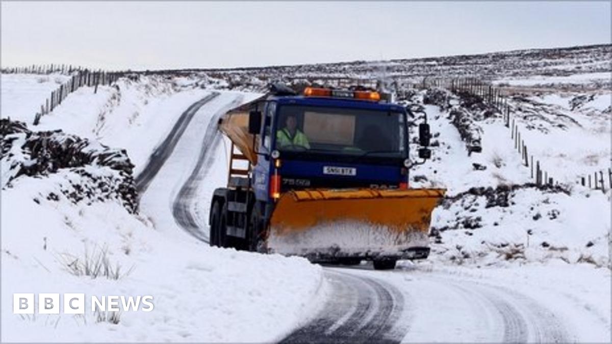 Devon primary grit routes reduced - BBC News