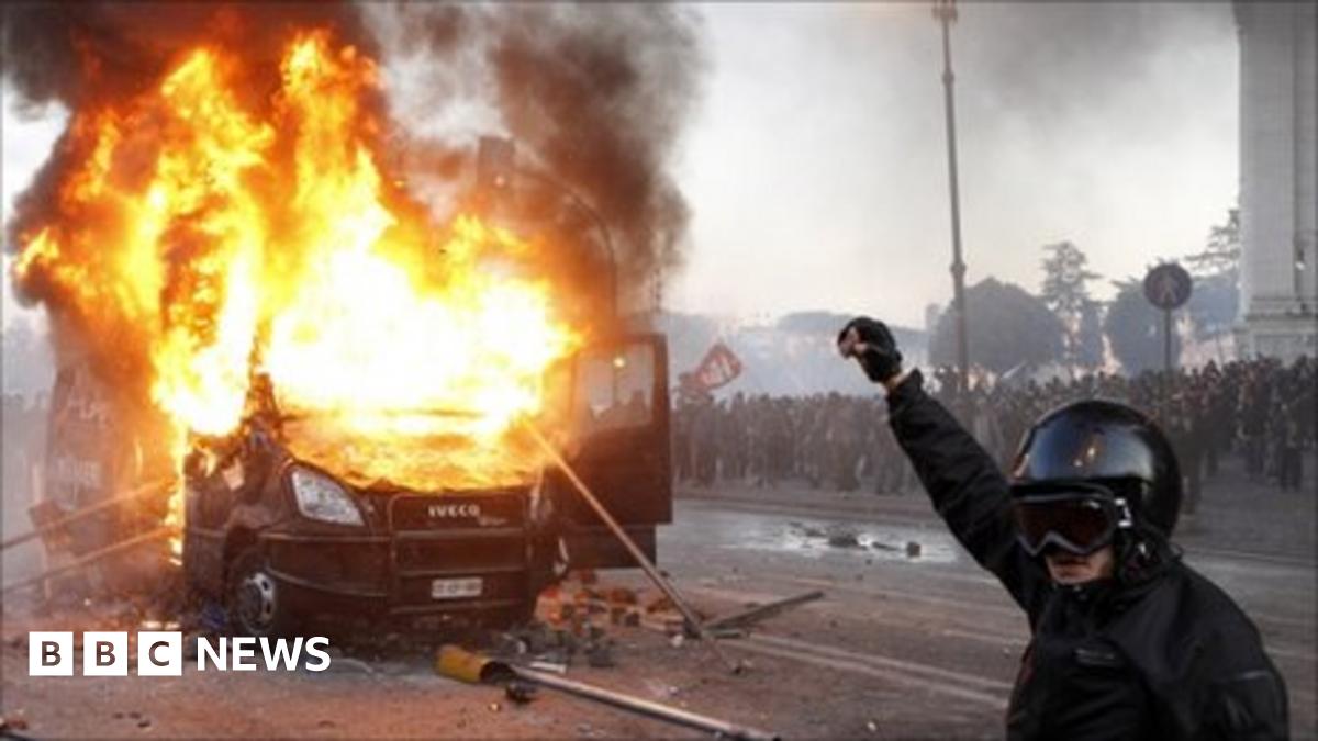 Rome counts cost of violence after global protests - BBC News
