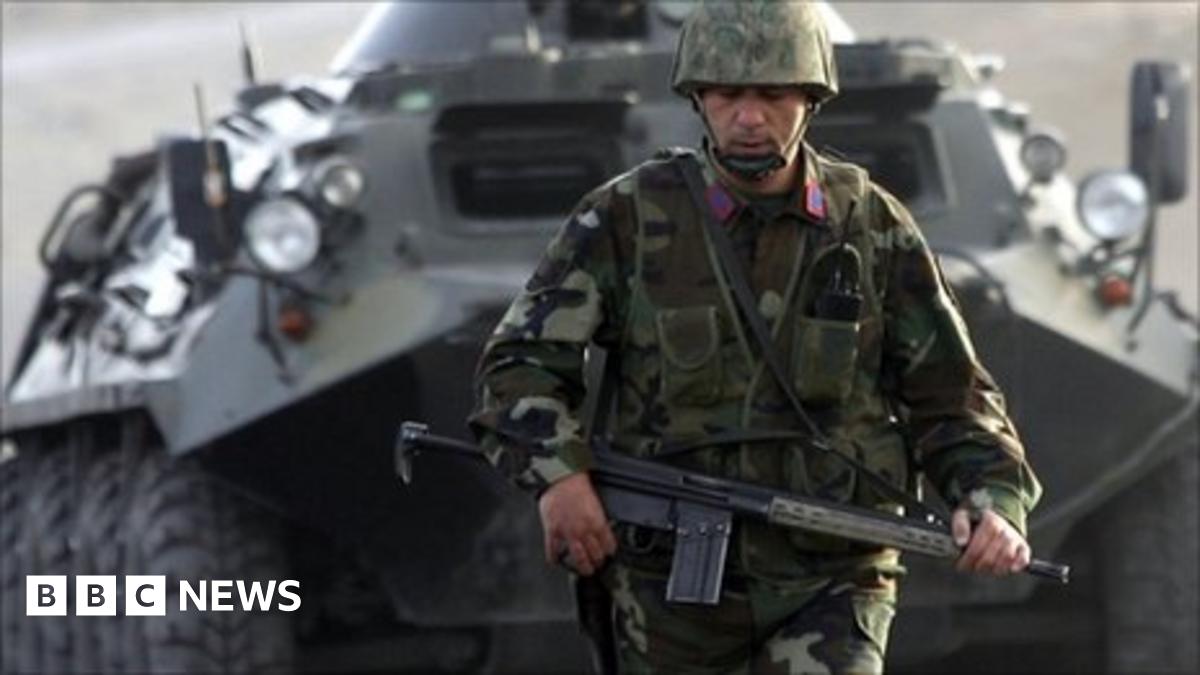 Turkish troops pursue Kurdish rebels into Iraq - BBC News