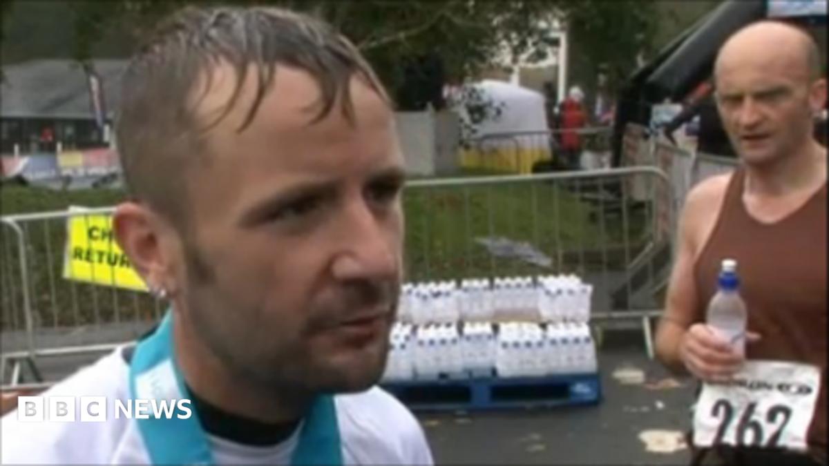 Steve Cairns gets Kielder Marathon 'cheat' medal - BBC News