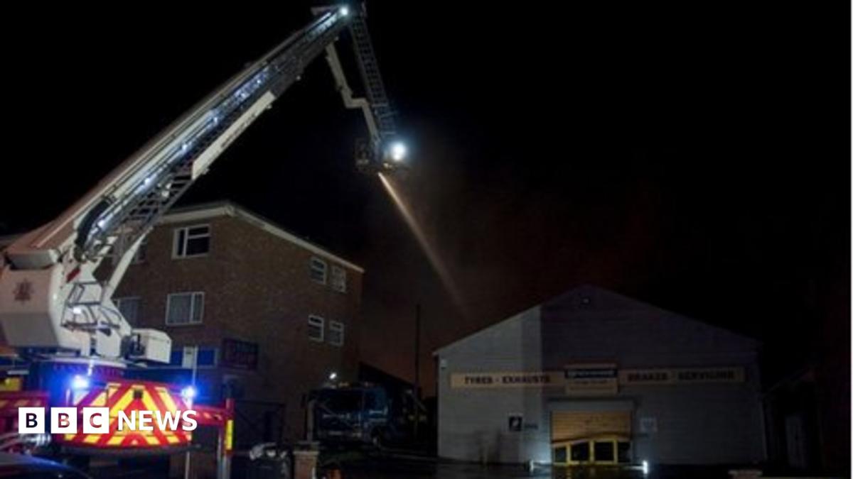 Colchester homes evacuated after fire involving 500 tyres - BBC News