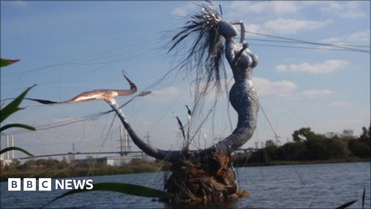 Giant mermaid sculpture unveiled in Dartford - BBC News