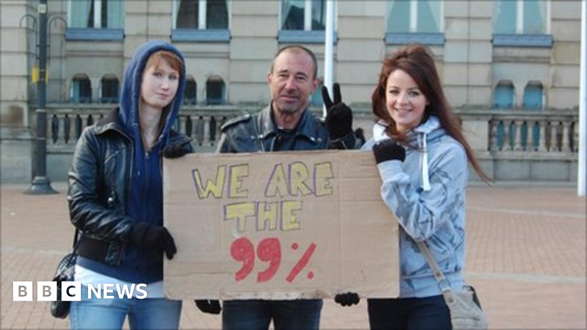 Occupy 'anti-greed' protesters camp in Birmingham square - BBC News