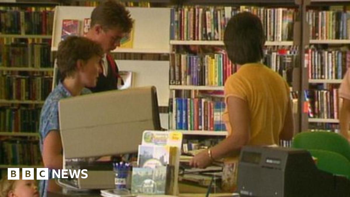 Library scheme in Cornwall offers cancer information - BBC News