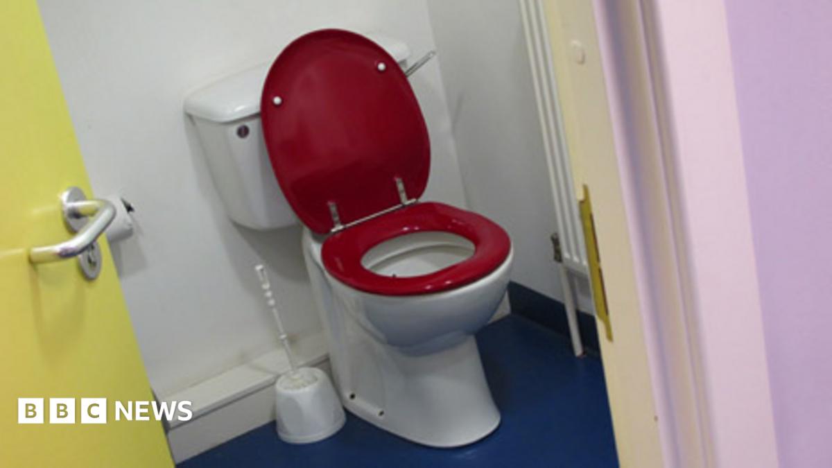 Ninewells Hospital ward's colour makeover - BBC News
