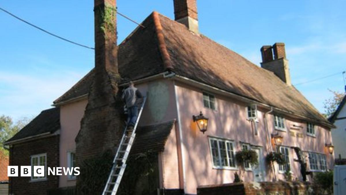 The Star pub in Lidgate bought by villagers - BBC News