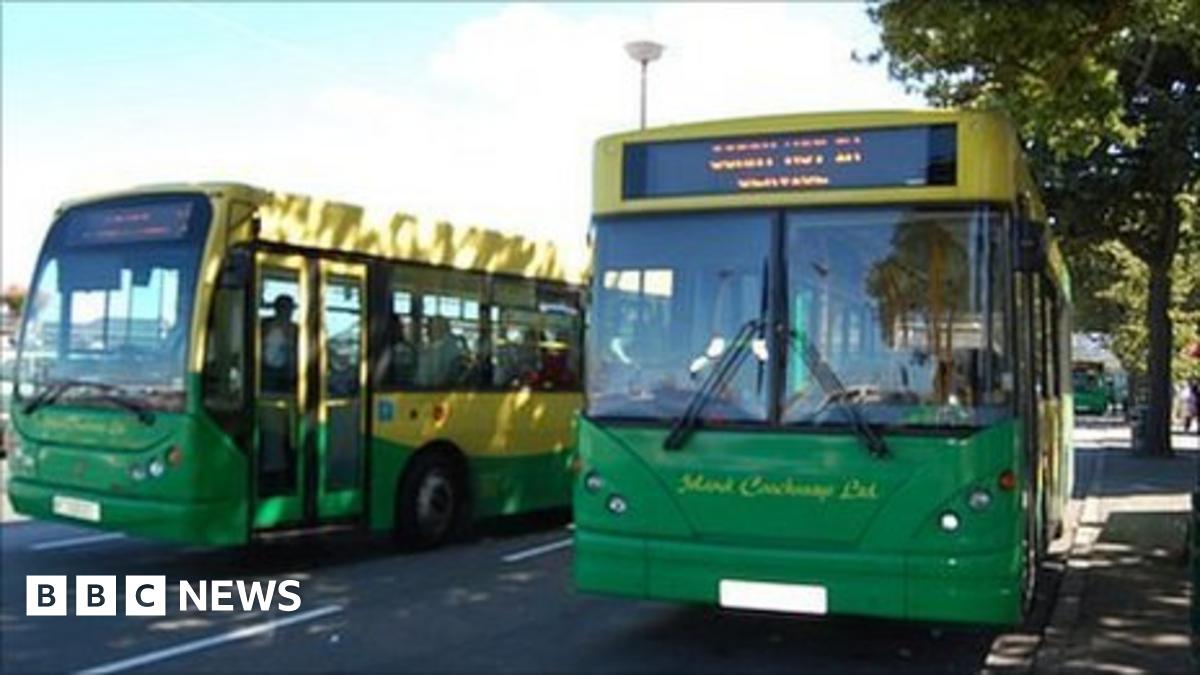 Guernsey bus operator adds west coast route to timetable - BBC News