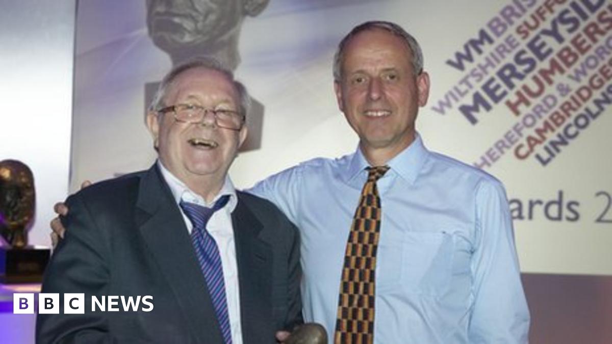Ed Doolan wins award for contribution to broadcasting - BBC News