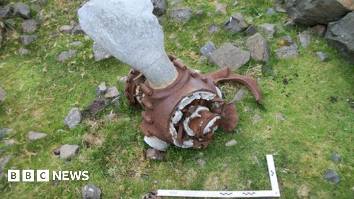 'Error' in crashed World War II US bomber flight record - BBC News