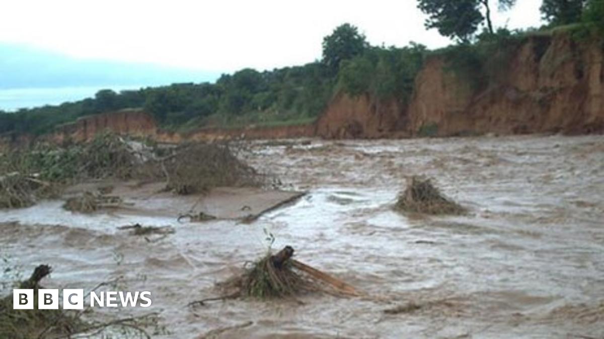 Burma flash floods 'leave dozens dead or missing' - BBC News