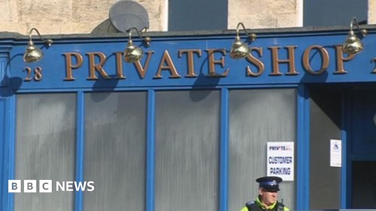 Arson attack on sex shop in Twerton in Bath - BBC News