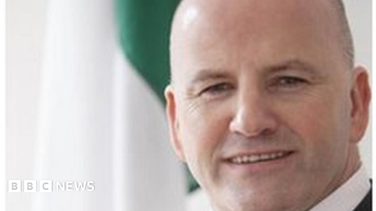 Irish presidential election: Sean Gallagher builds lead in polls - BBC News